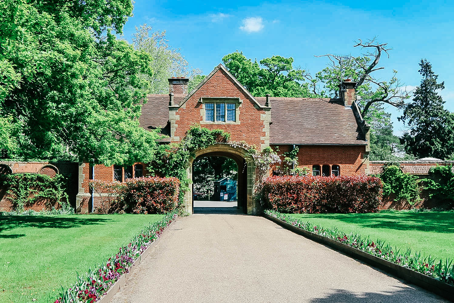 Visiting Hever Castle - Amy Morgan & Co