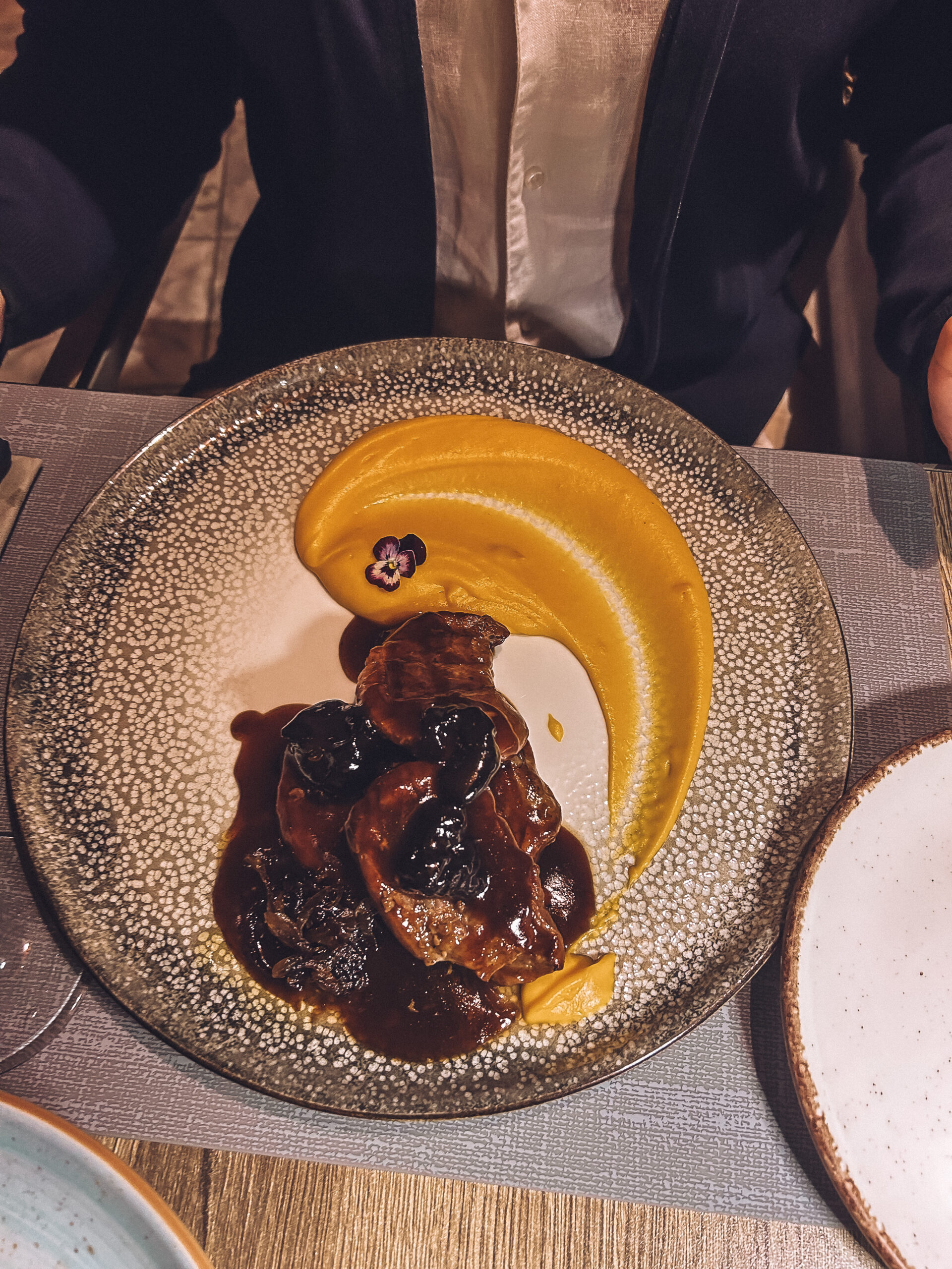 Eating at Pelekanos Santorini - Amy Morgan & Co